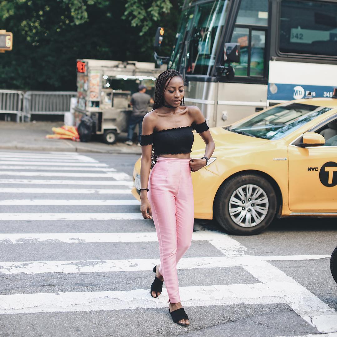 Nkenge Brown: quem ama looks neutros precisa segui-la já – Depois Dos ...